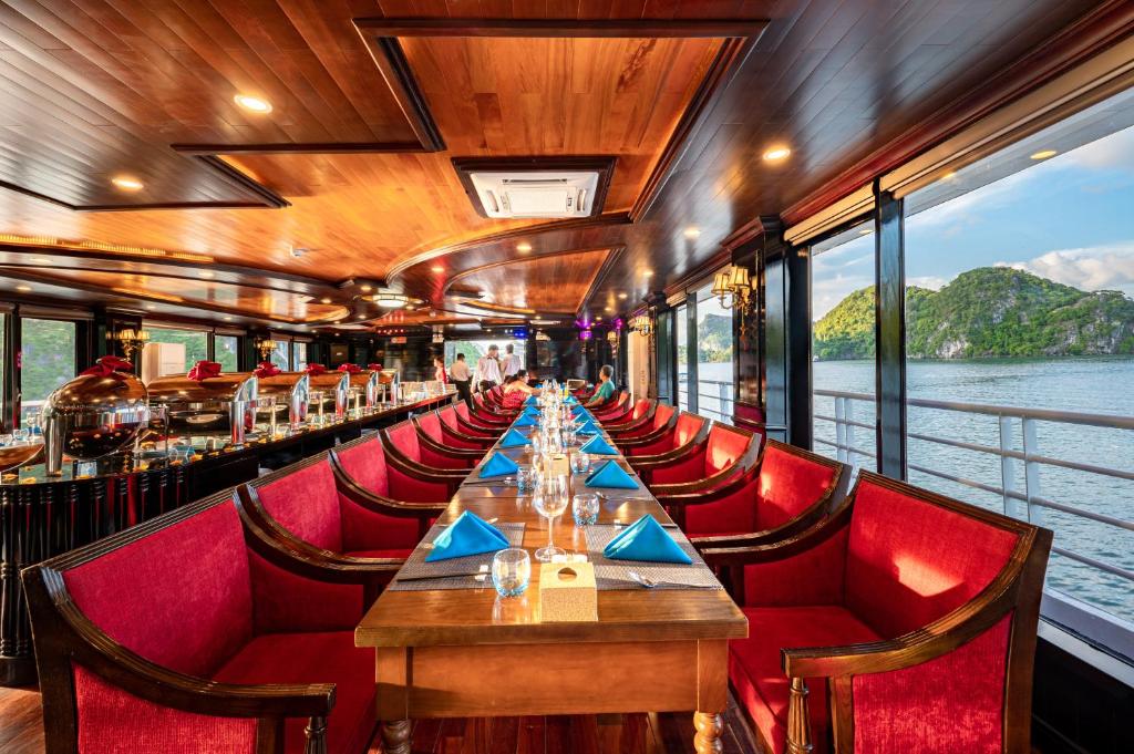 Dragon Bay cruise in Halong bay